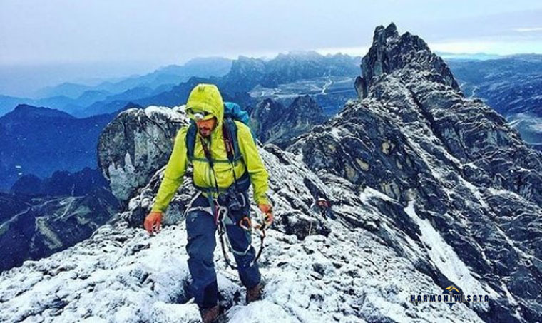 Gunung Paling Ekstrem di Indonesia yang Menantang Nyali Pendak