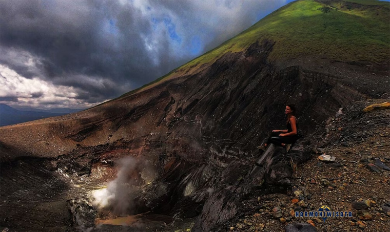 Gunung Mahawu Tomohon: Kawah Aktif & Wisata Alam Mudah Diakses